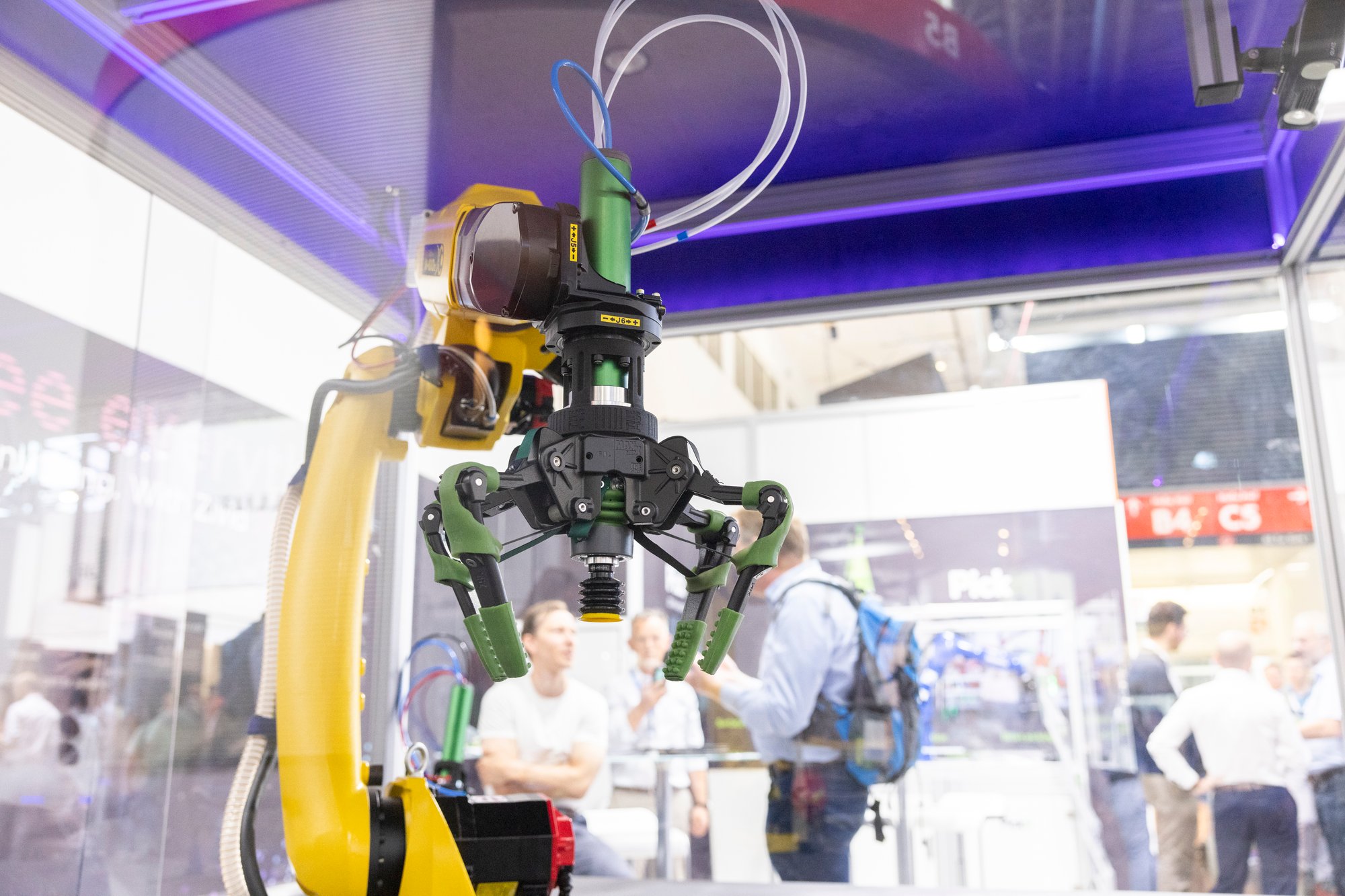 High-speed piece picking without compromise