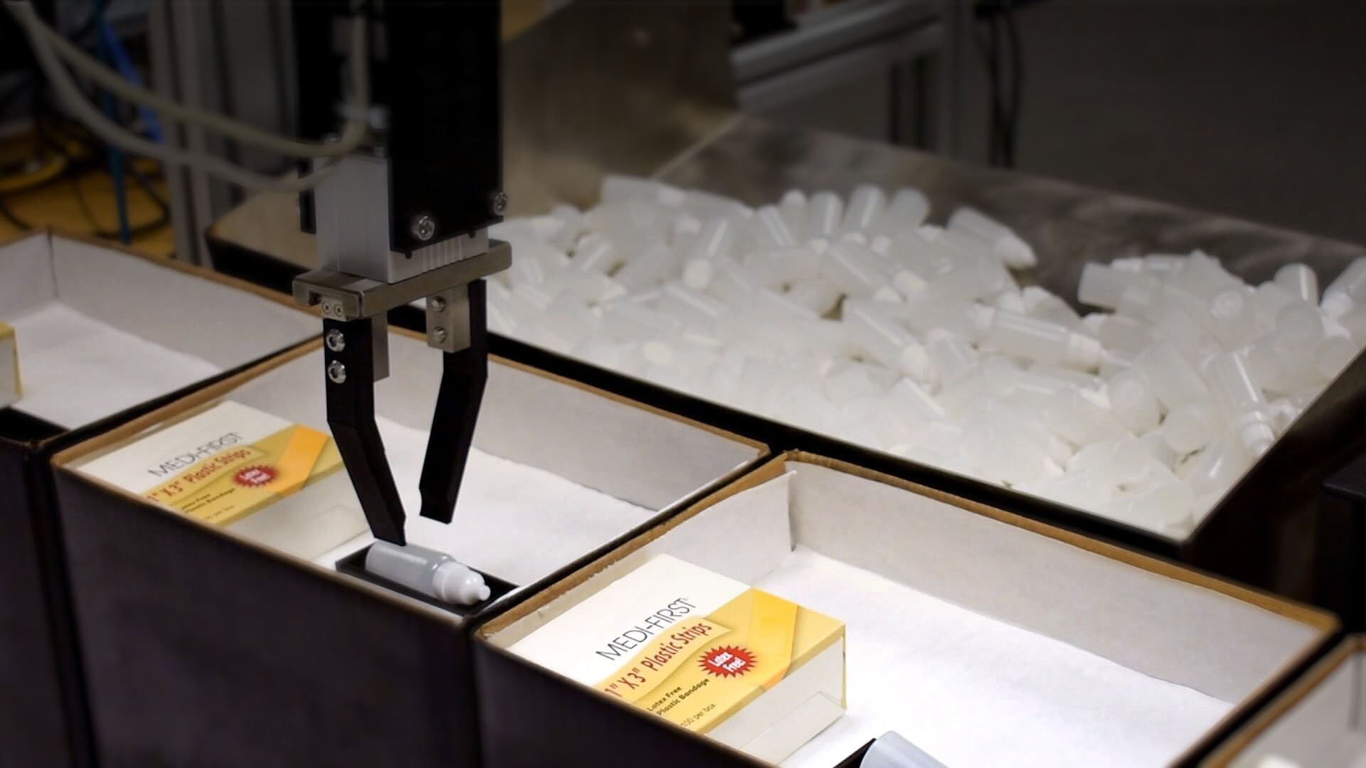 Medical kitting with CapSen PiC and Zivid Two